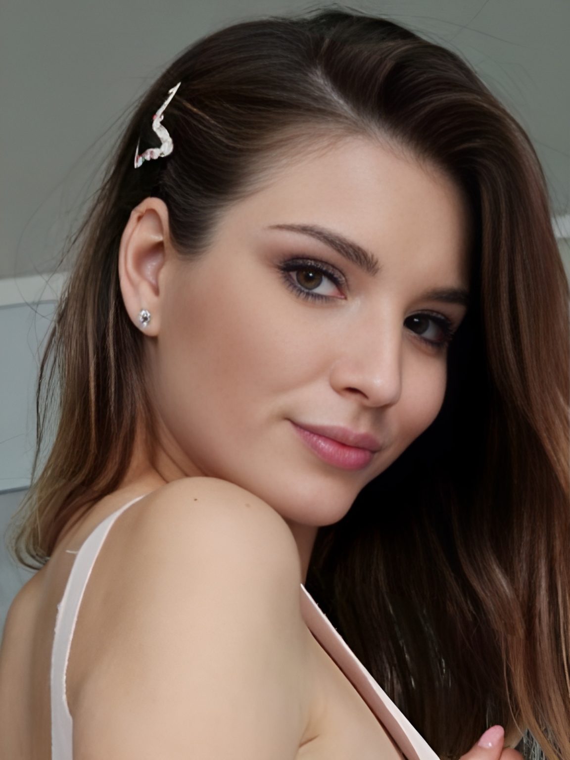 Emilia Hops (Model) Age, Height, Wiki, Biography, Boyfriend, Career and ...