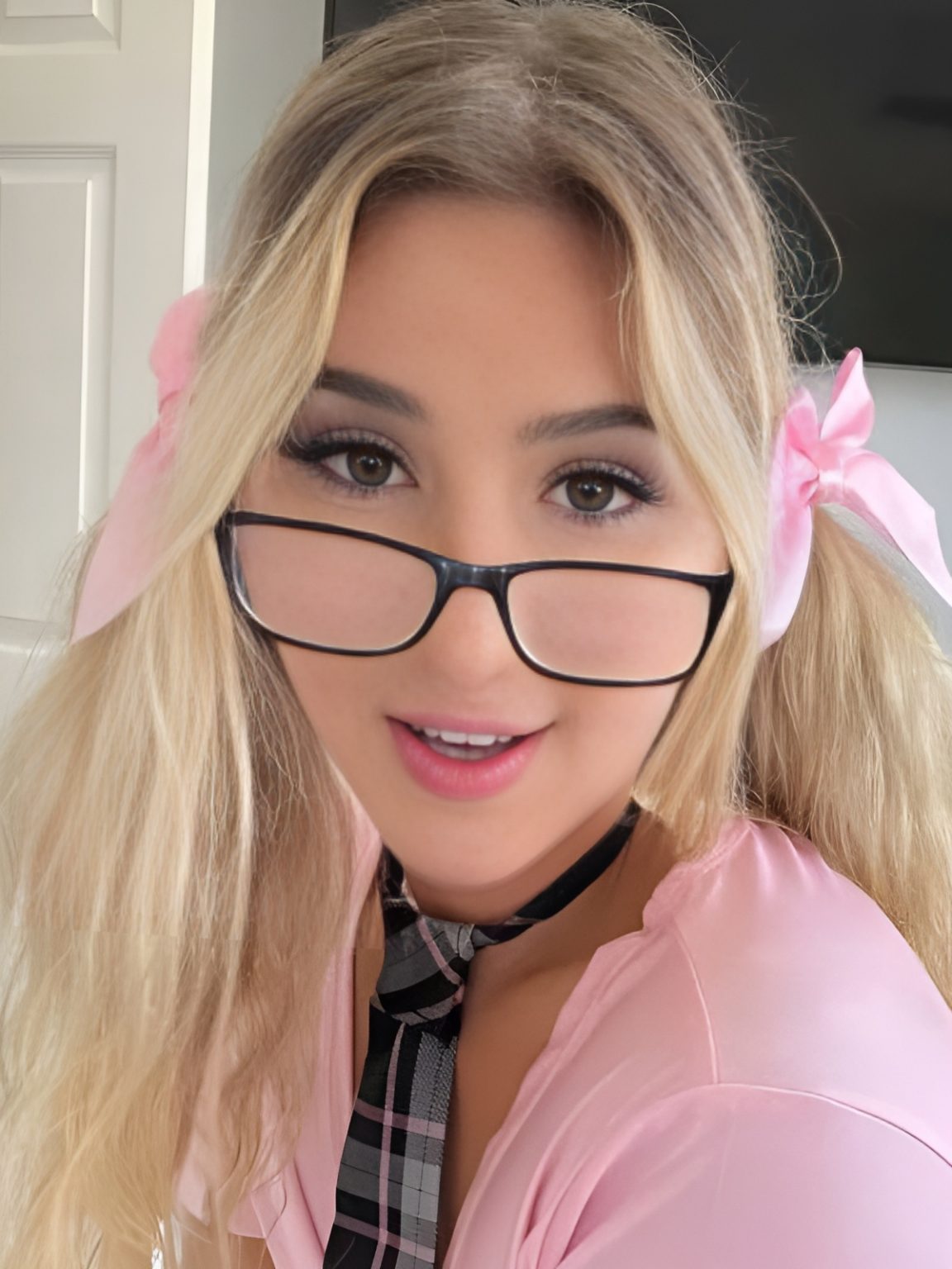 Livv Fitt (Model) Height, Weight, Wiki, Age, Bio, Boyfriend and More