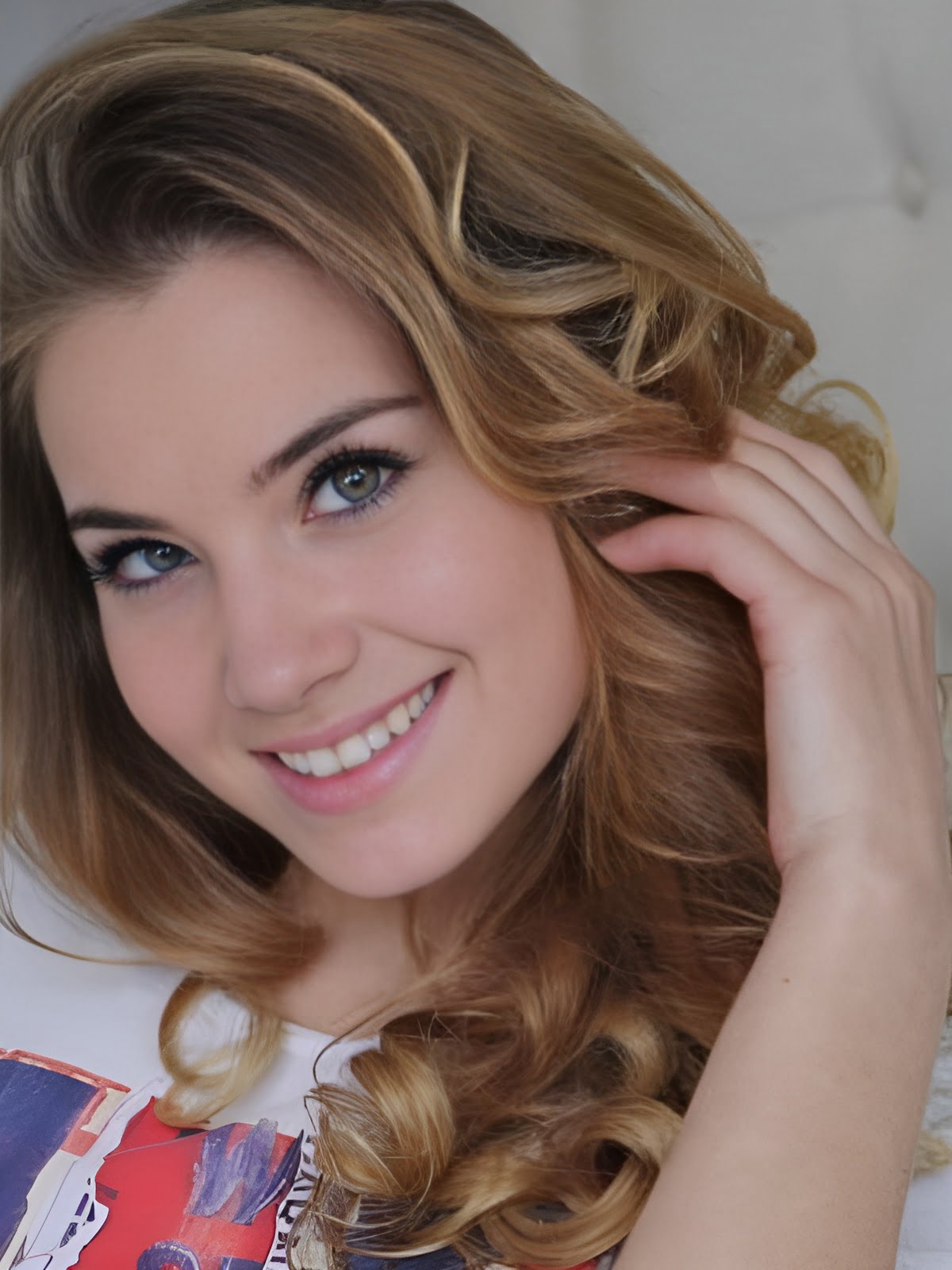 Lola Krit (Model) Height, Weight, Age, Biography, Photos, Career, Wiki ...