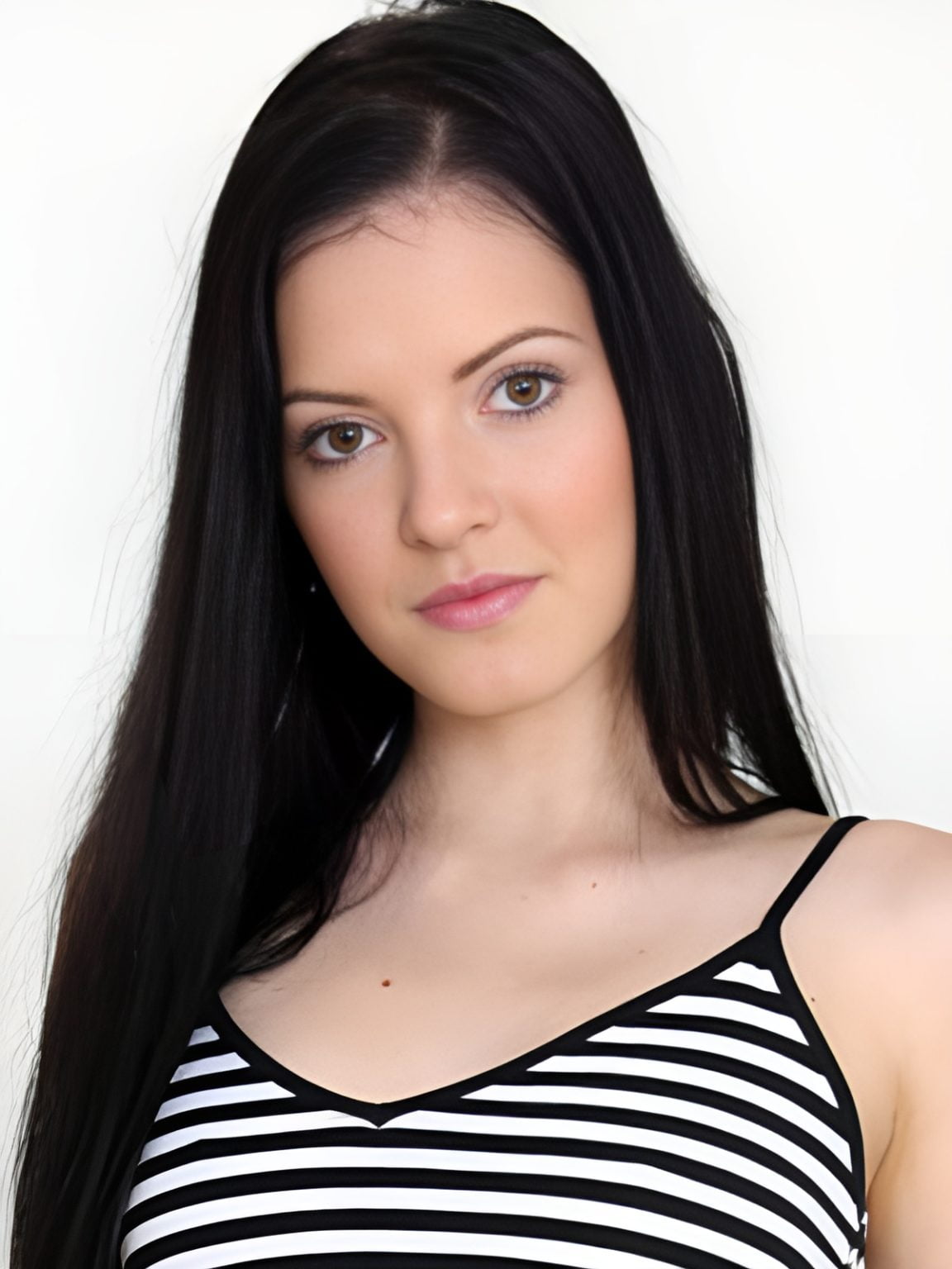 Anie Darling (Model) Wiki, Height, Age, Photos, Videos, Career and More