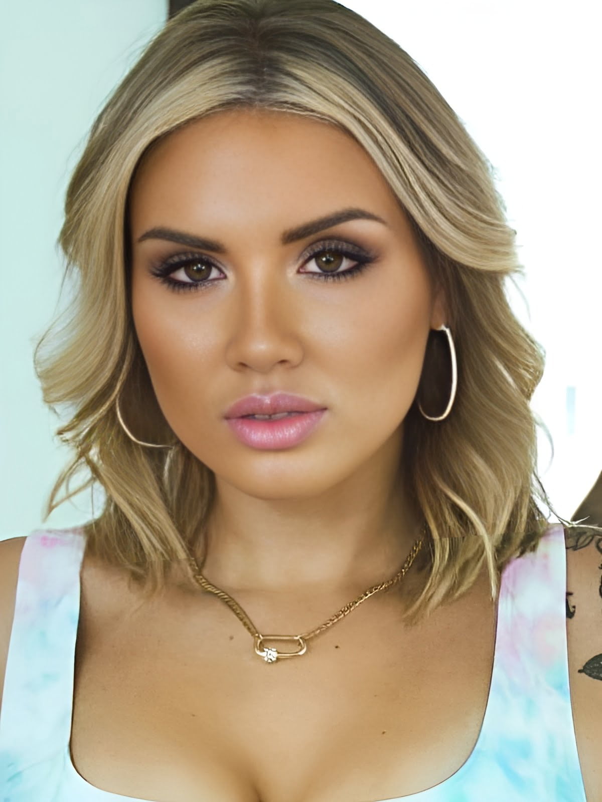 Shan Nic (Model) Wiki, Age, Height, Bio, Ethnicity, Boyfriend, Career ...