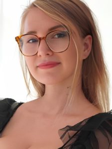 Soph Stardust (Model) Wiki, Age, Height, Bio, Weight, Photos, Career ...
