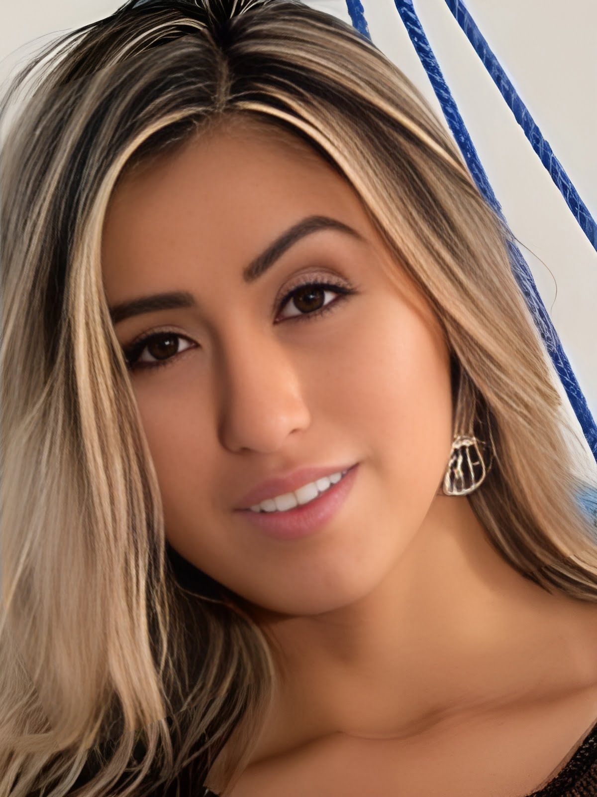 Yasmin Luz (Model) Wiki, Age, Height, Weight, Bio, Photos, Videos and More